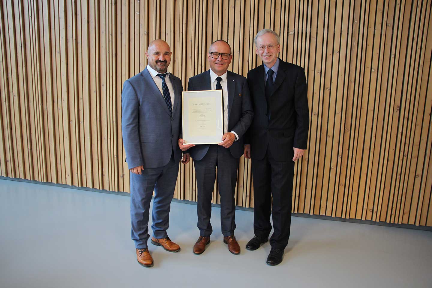 Raiffeisenbank München-Nord eG mit solidem Ergebnis - Raiffeisenbank ...